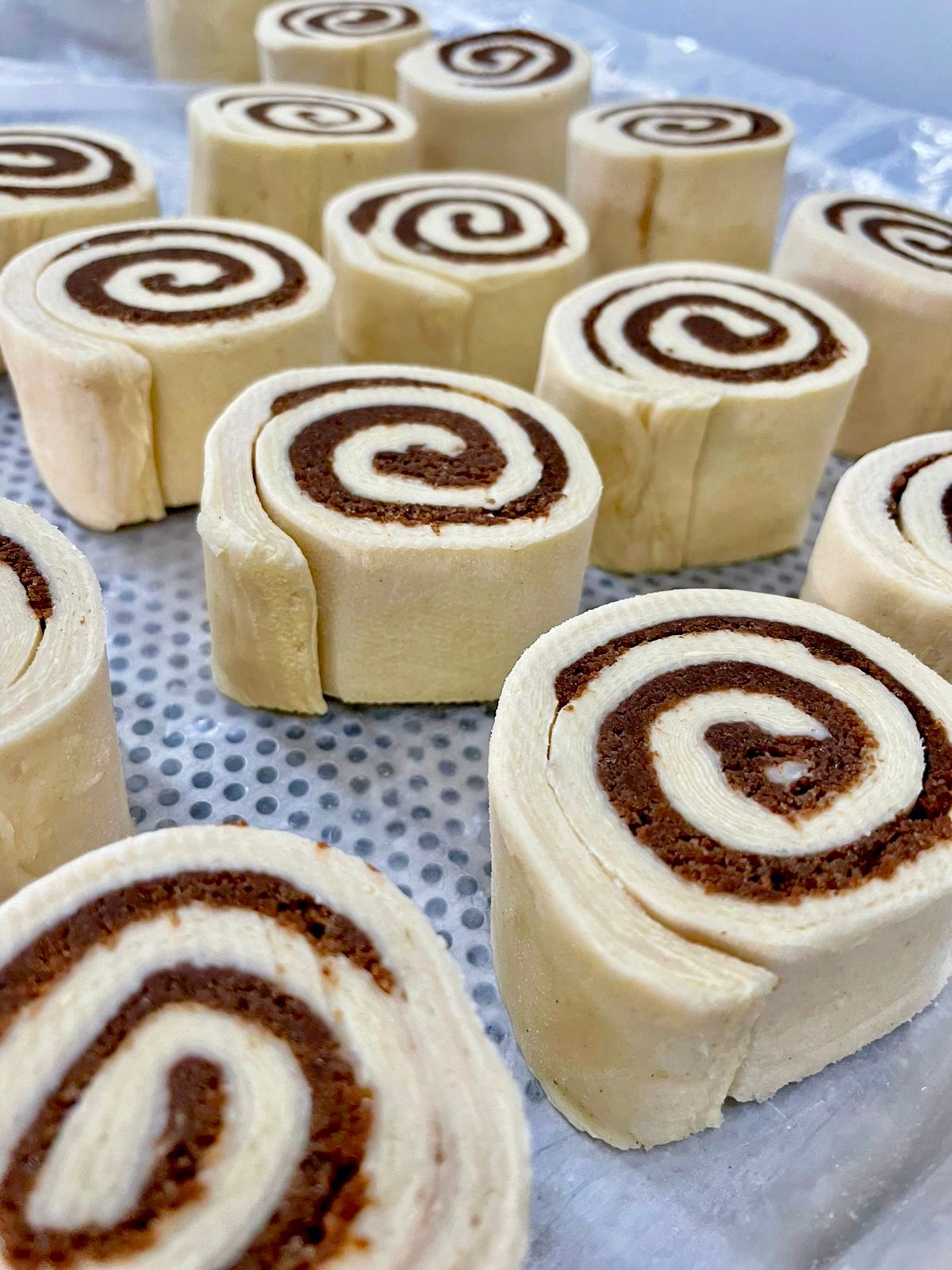 Bake-it-Yourself Frozen Cinnamon Roll (12 pcs) – Fluffyummy Gastrogroup